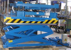 Compaction Table Mounted On Scissor Lift - Martin Vibrators